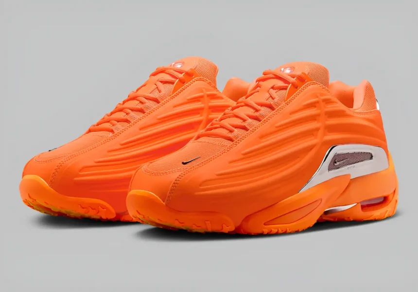 La NOCTA Hot Step 2 De Drake Sort En Version “Total Orange” Ce ...